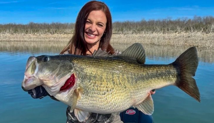 Lady Angler Sets A World Record For Largemouth Bass - Coastal Angler ...