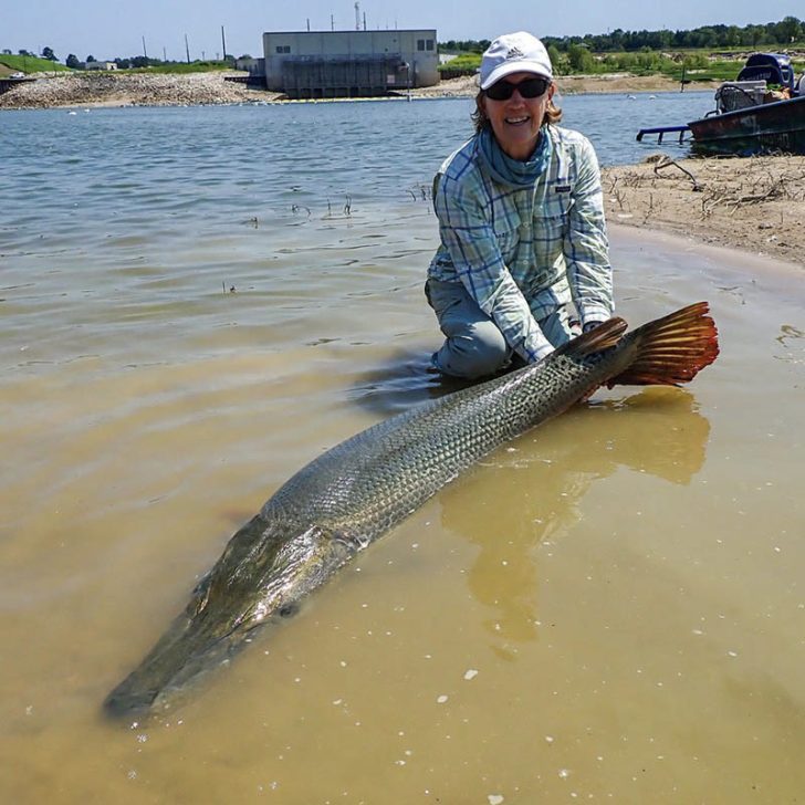 Roberta Arostegui Lands Record-Breaking Alligator Gar in Texas ...
